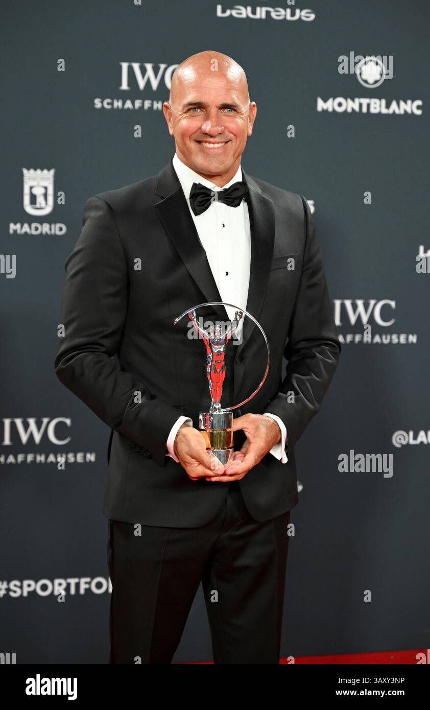 Kelly Slater poses with his Laureus 2025 Award on April 21, 2025, in ...