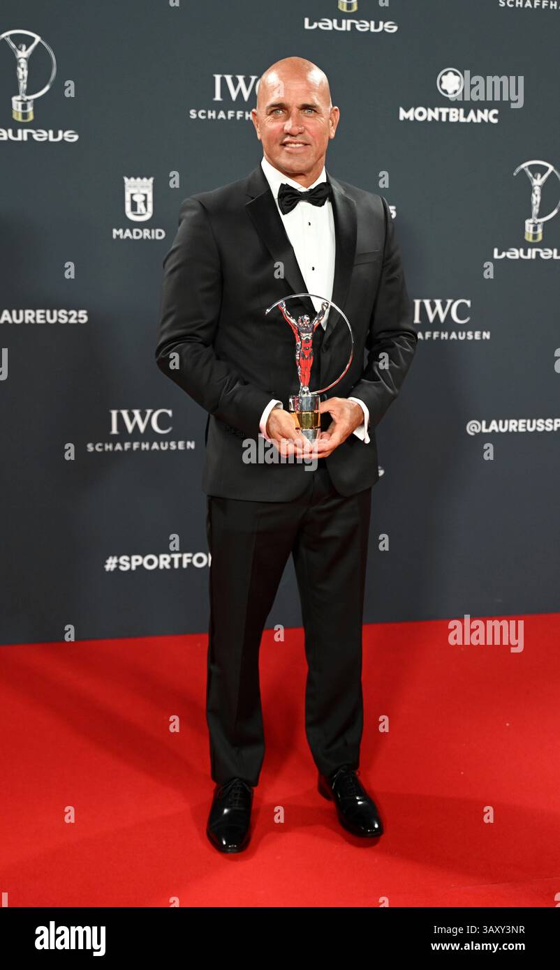 Kelly Slater poses with his Laureus 2025 Award on April 21, 2025, in ...