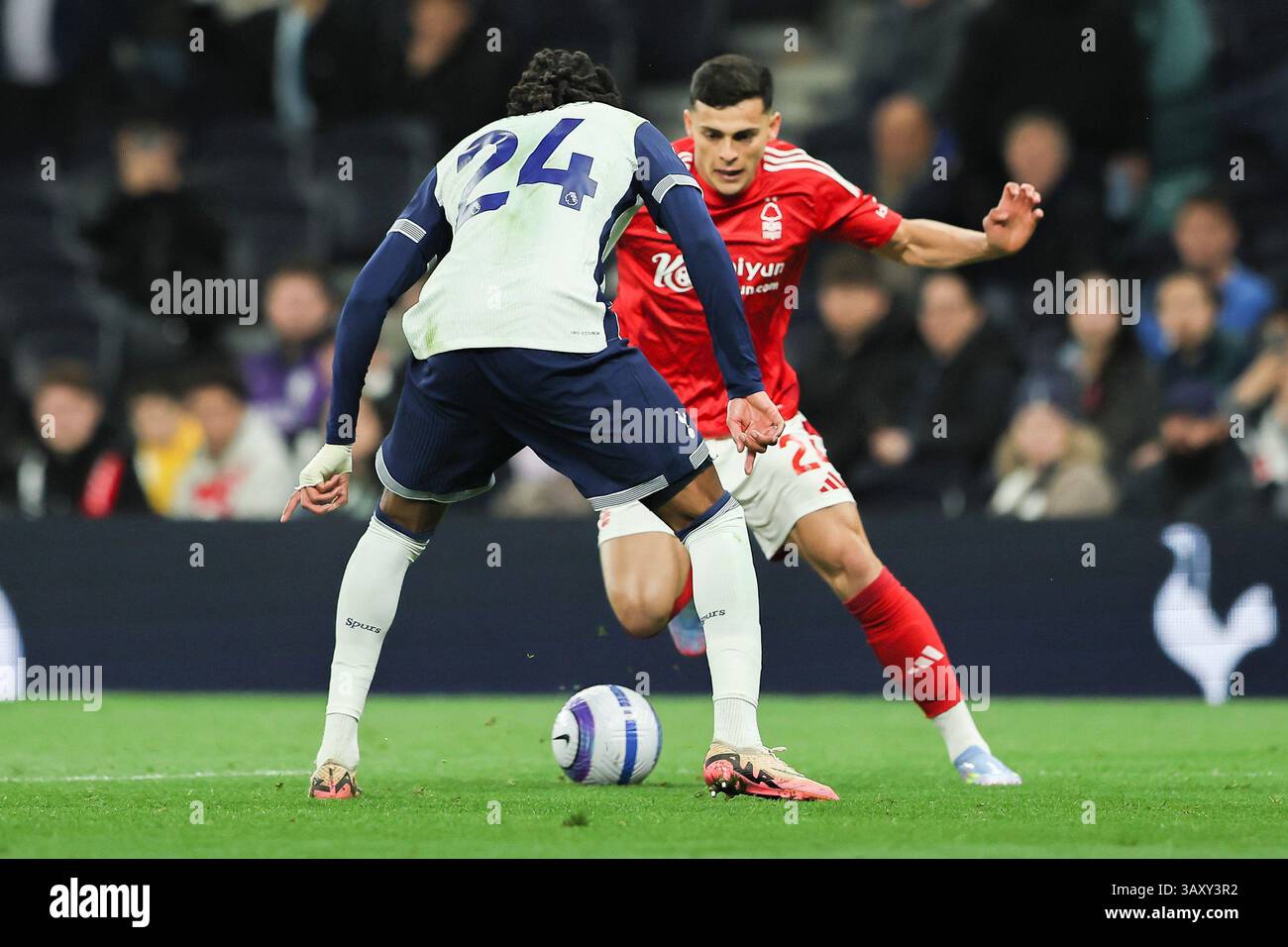 Tottenham Hotspur Stadium, London, UK. 21st Apr, 2025. Premier League ...