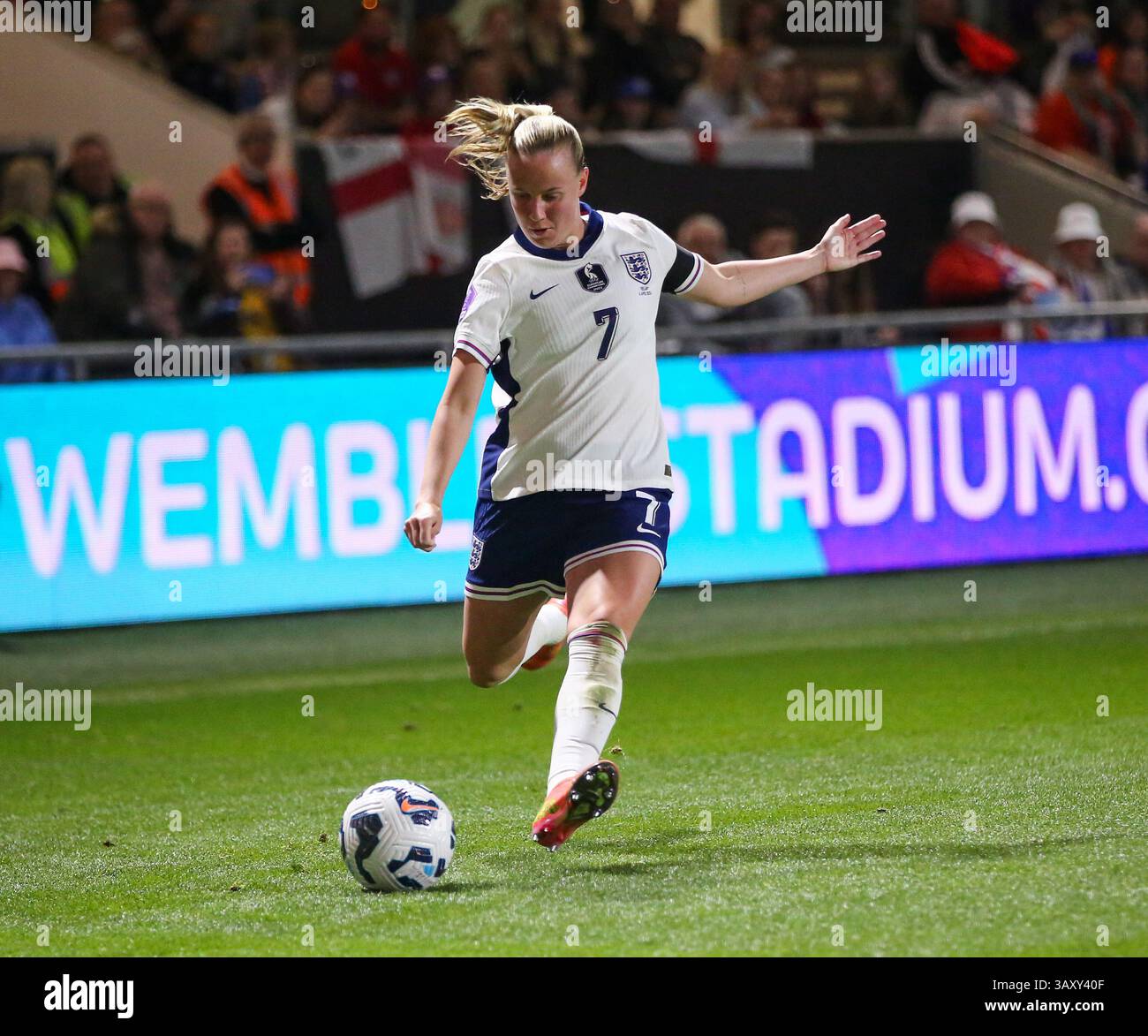 Beth Mead crosses the ball for England - England v.s Portugal - UEFA ...