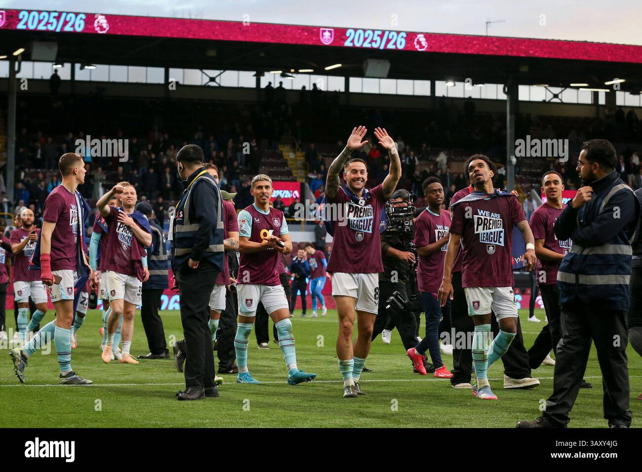 Burnley, UK. 21st Apr, 2025. Burnley midfielder Josh Brownhill (8 ...