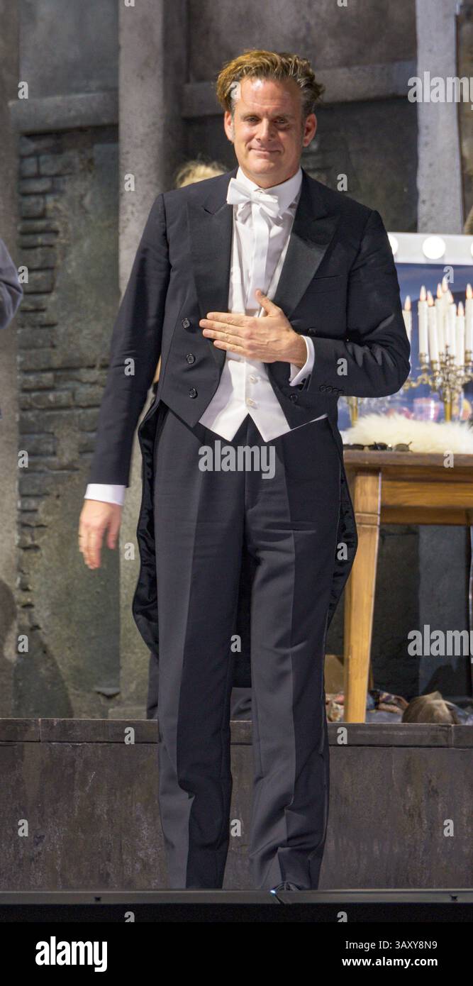 conductor Philippe Jordan, curtain call, Mozart's Cosi fan Tutte ...