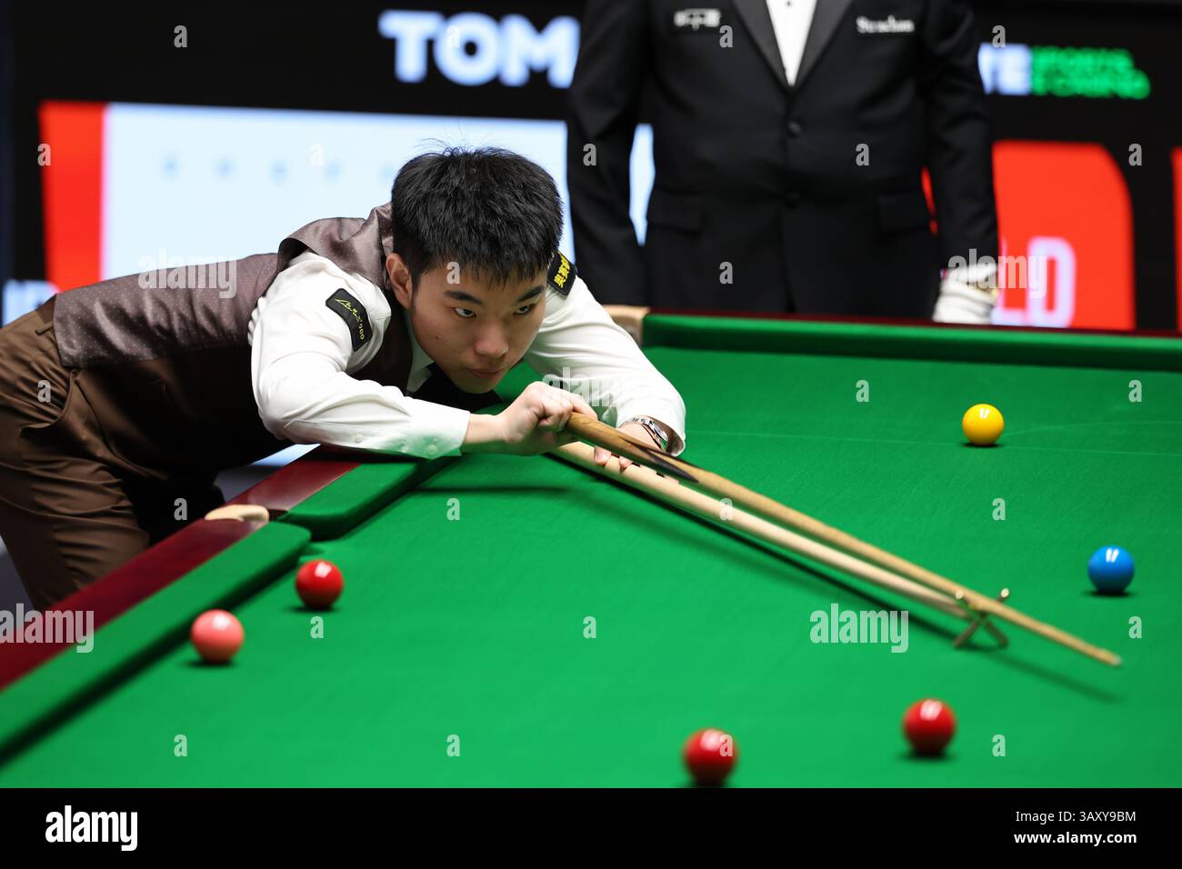 Sheffield, Britain. 21st Apr, 2025. Fan Zhengyi of China competes ...
