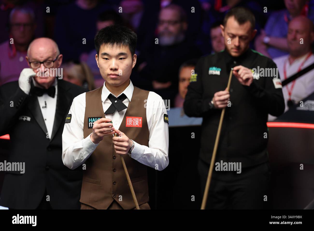 Sheffield, Britain. 21st Apr, 2025. Fan Zhengyi of China chalks his cue ...