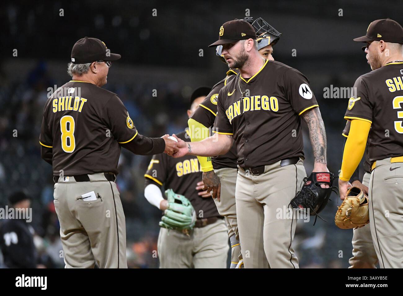 San Diego Padres manager Mike Shildt, left, takes the ball from relief ...
