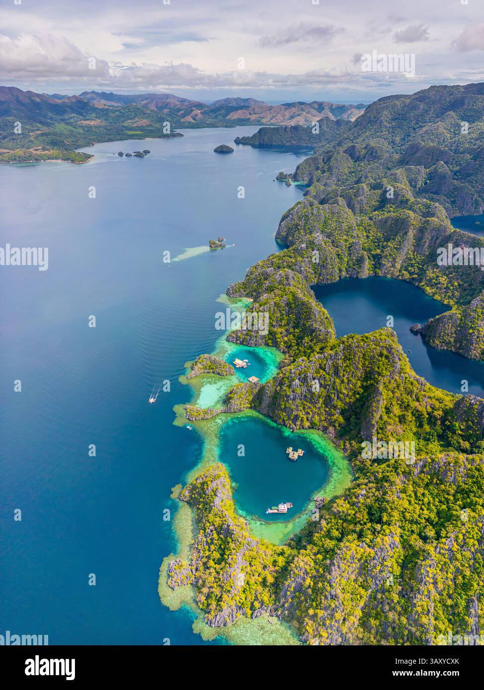 Barracuda Lake on paradise island, Coron, Palawan, Philippines ...
