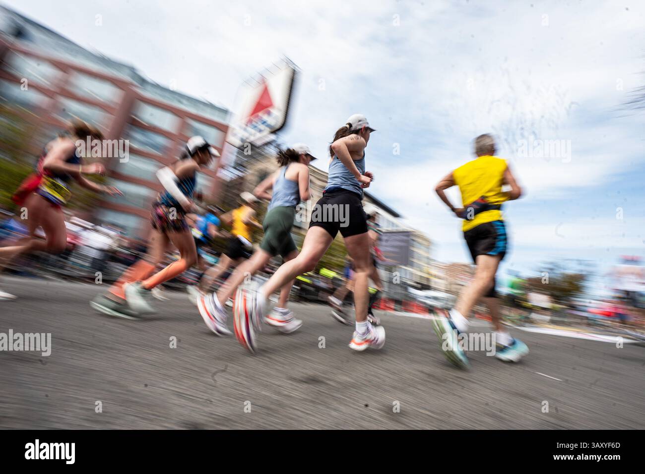 Boston, USA. 21st Apr, 2025. Runners participate in the 129th Boston ...
