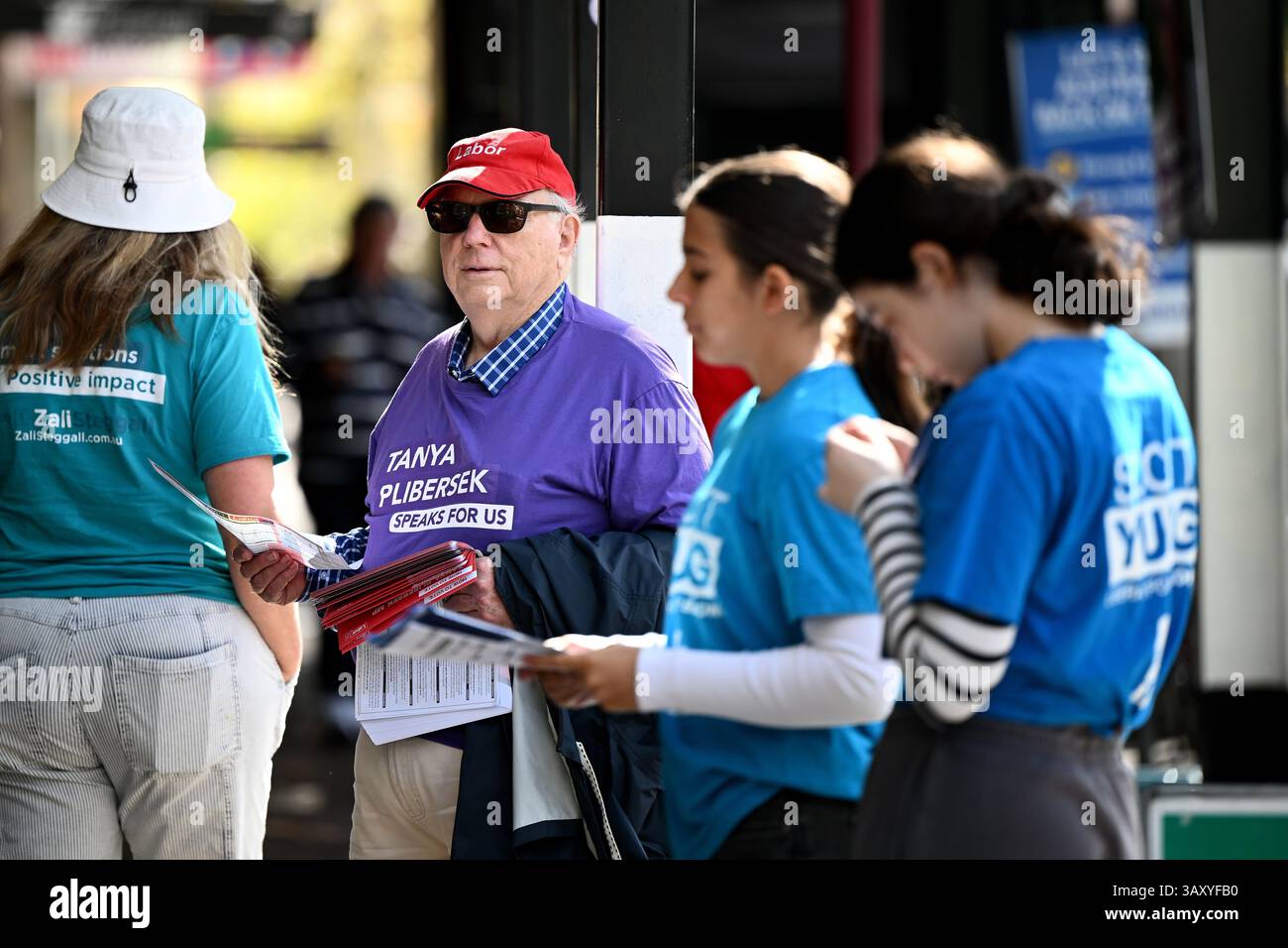 Sydney, Australia. 22nd Apr, 2025. Political party volunteers line the ...