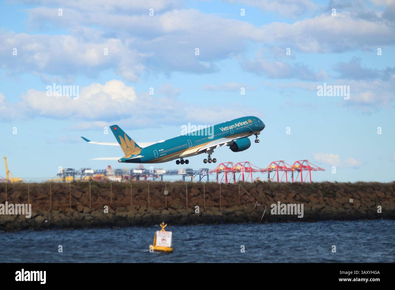 Sydney mascot airport hi-res stock photography and images - Alamy