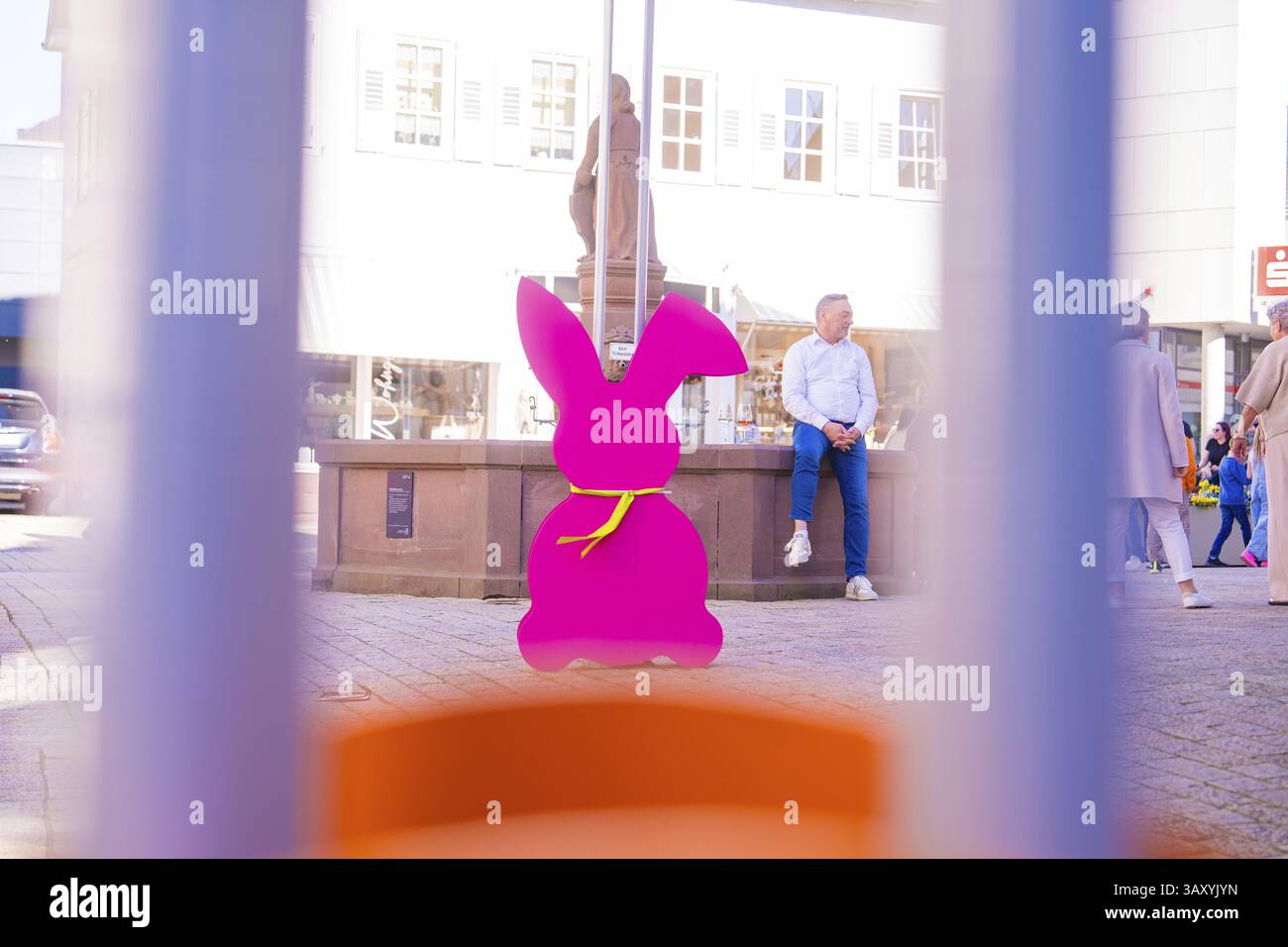 Pink easter bunny stands hi-res stock photography and images - Alamy