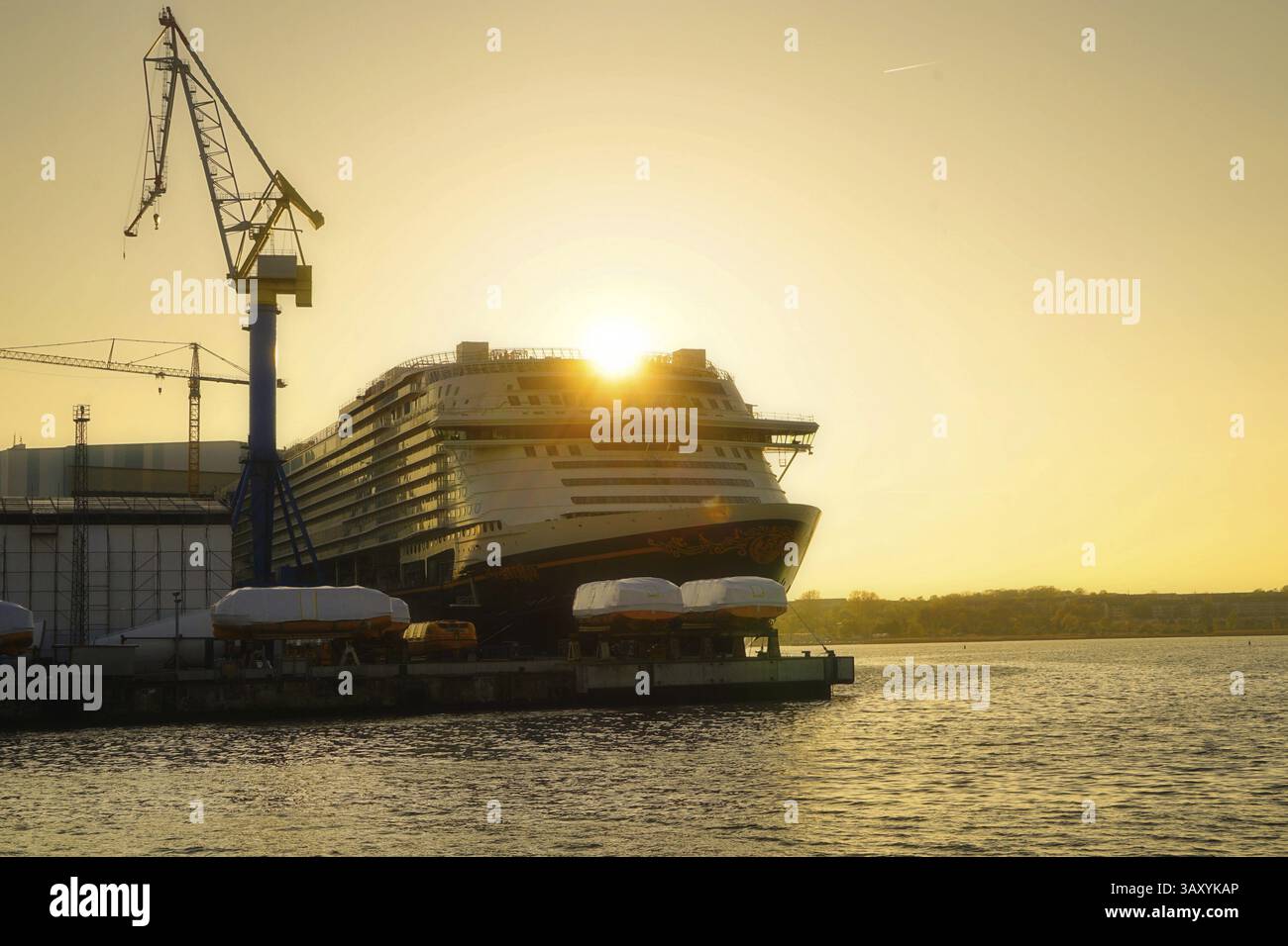 DISNEY ADVENTURE, The GLOBAL CLASS cruise ship leaves the hall of the ...