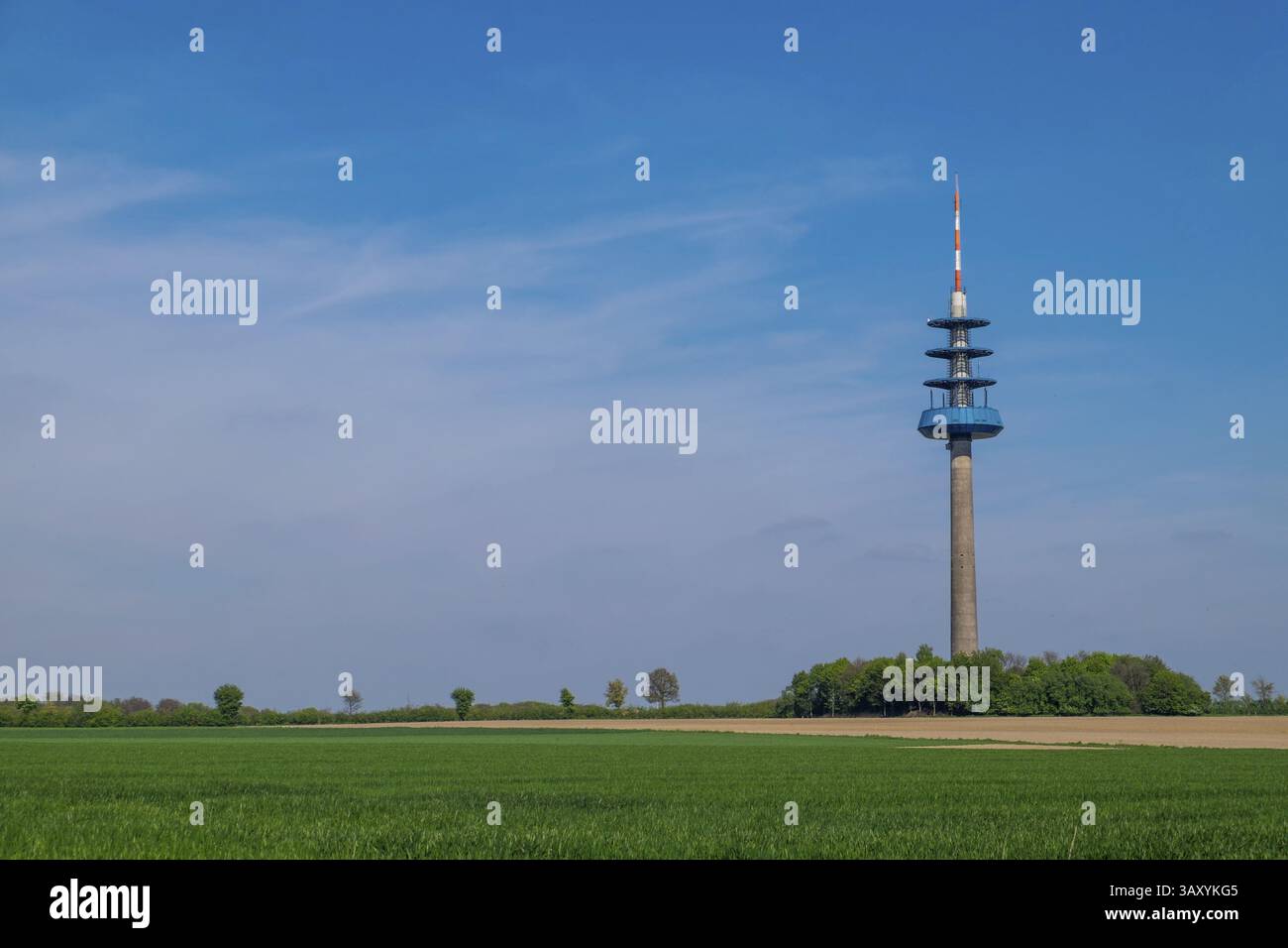 Wide shot telecommunications tower hi-res stock photography and images ...