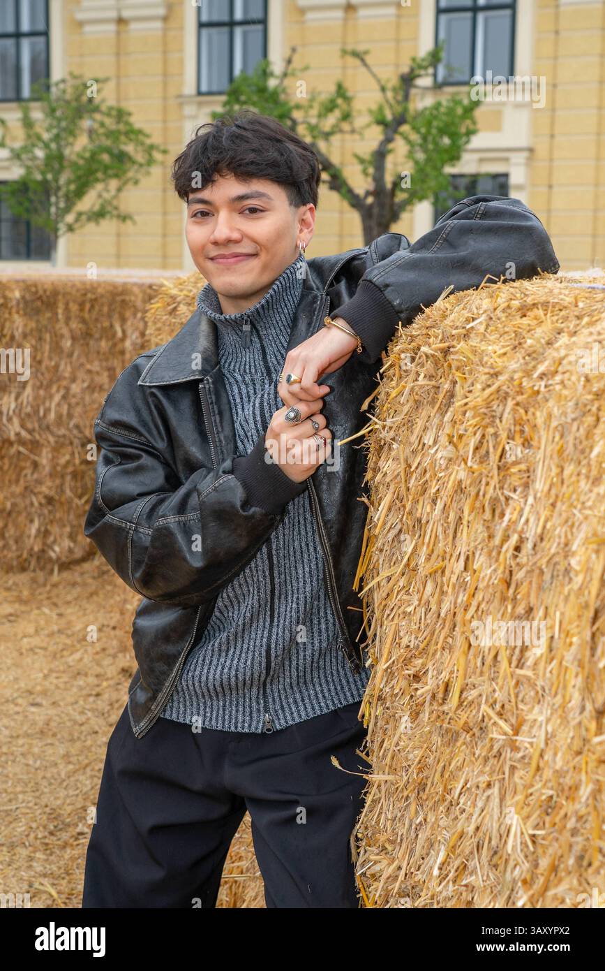 Photo opportunity with JJ Johannes Pietsch, Song Contest entrant for ...