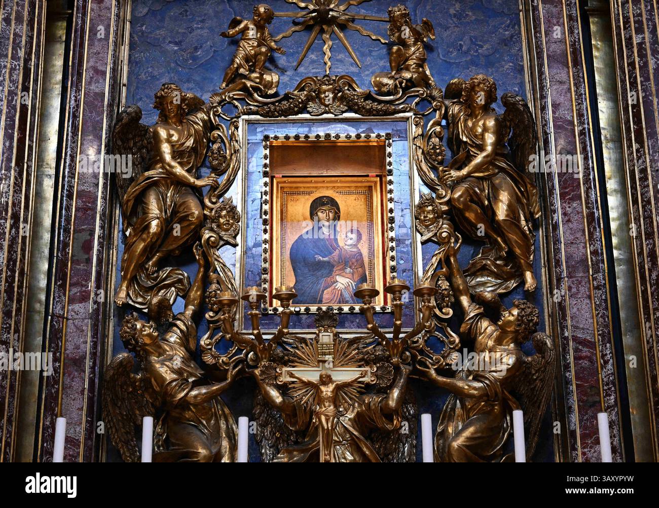 The Marian icon ‘Salus Populi Romani' (venerated by Pope Francis) in ...
