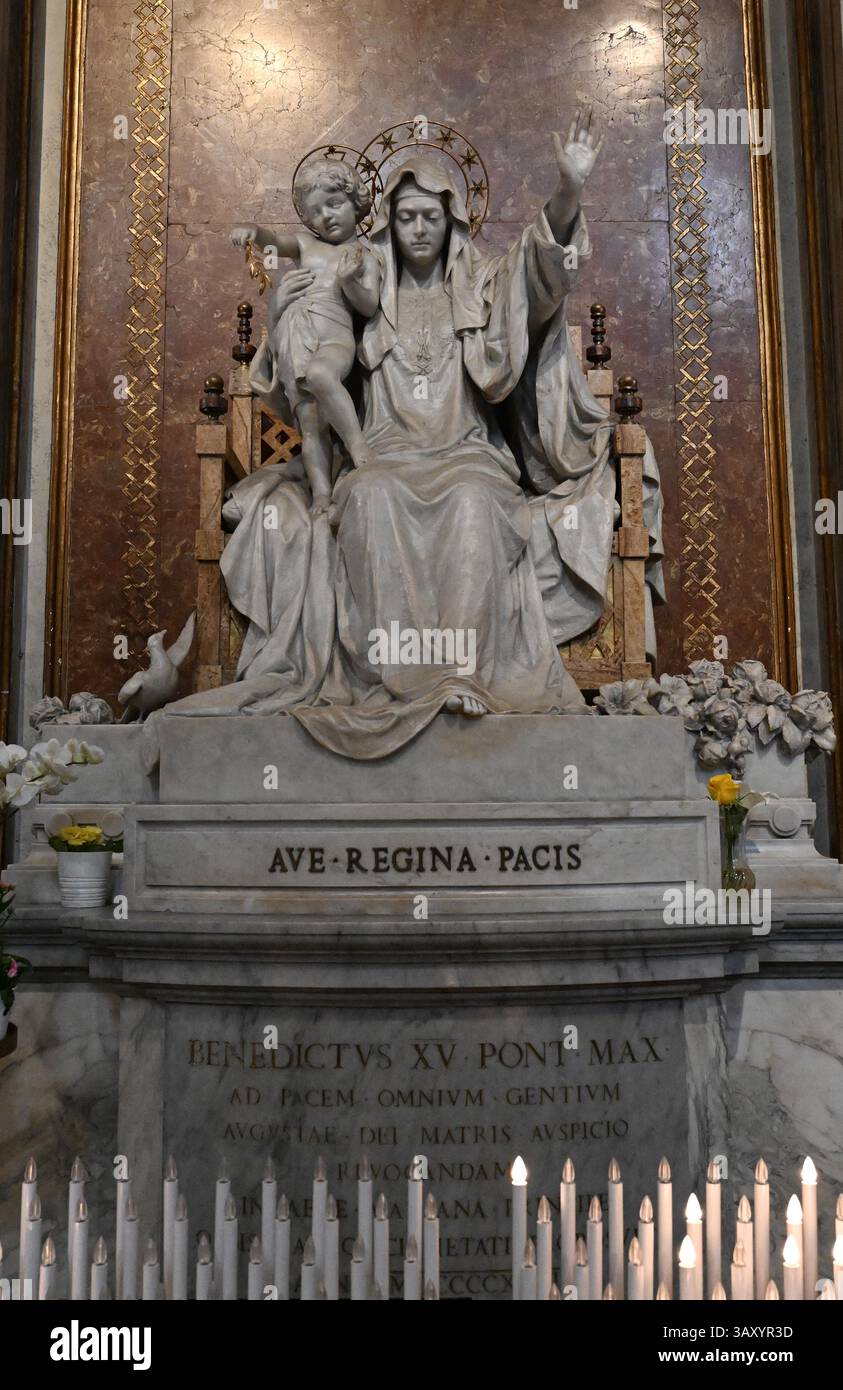 Statue of Ave Regina Pacis in the Basilica di Santa Maria Maggiore (St ...