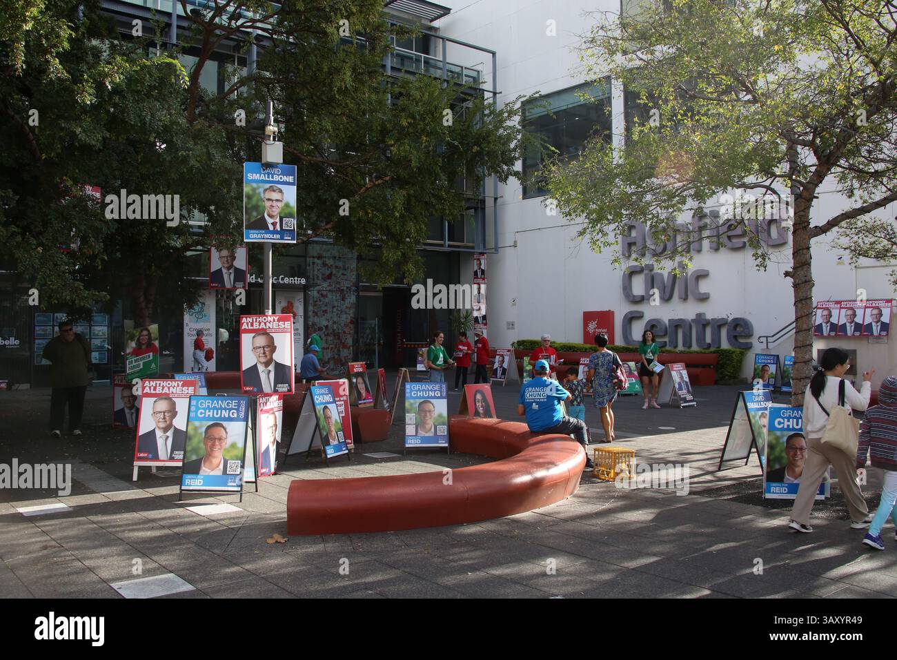 Sydney, Australia. 22nd April 2025. Early voting begins for the 2025 ...