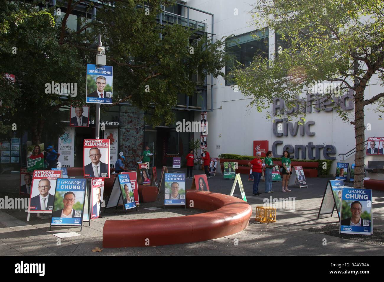 Sydney, Australia. 22nd April 2025. Early voting begins for the 2025 ...