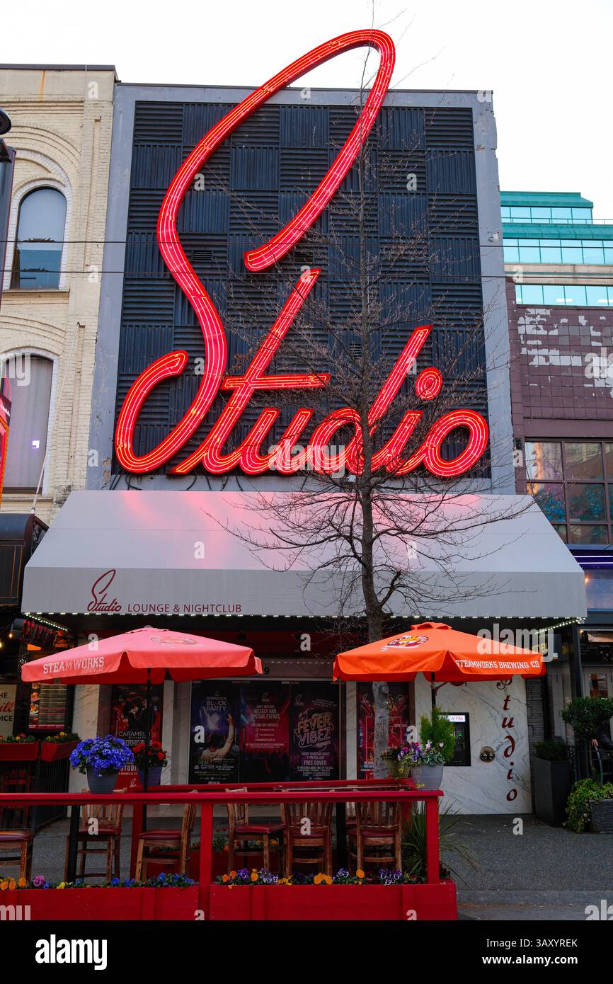 Studio lounge and nightclub hi-res stock photography and images - Alamy