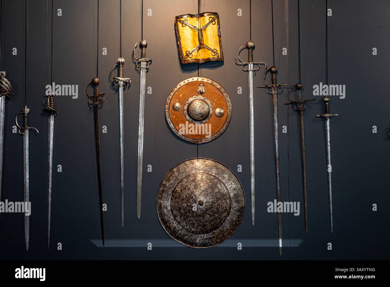 Espada ropera medieval hi-res stock photography and images - Alamy