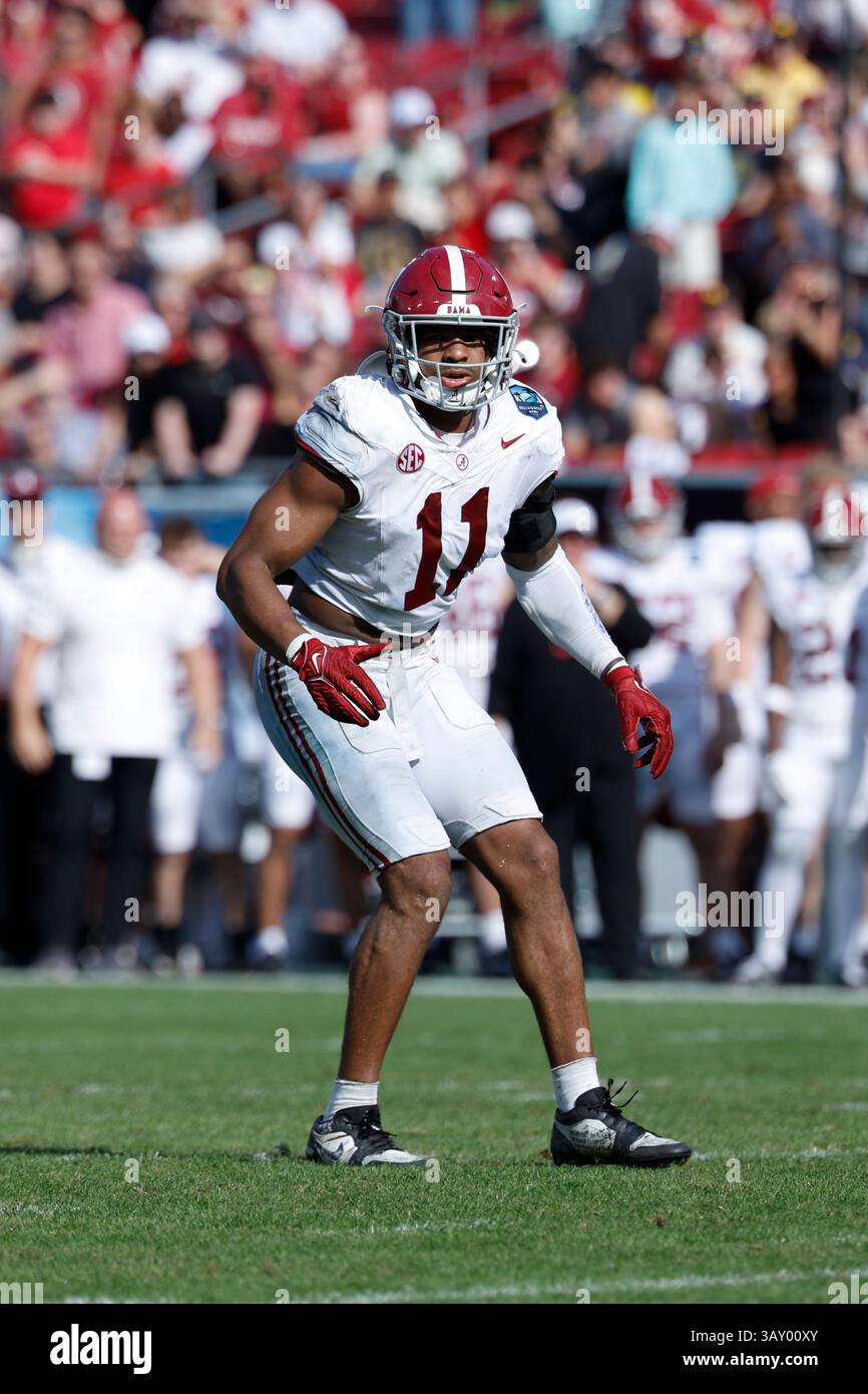 Alabama linebacker's Jihad Campbell (11) looks to defend during the ...