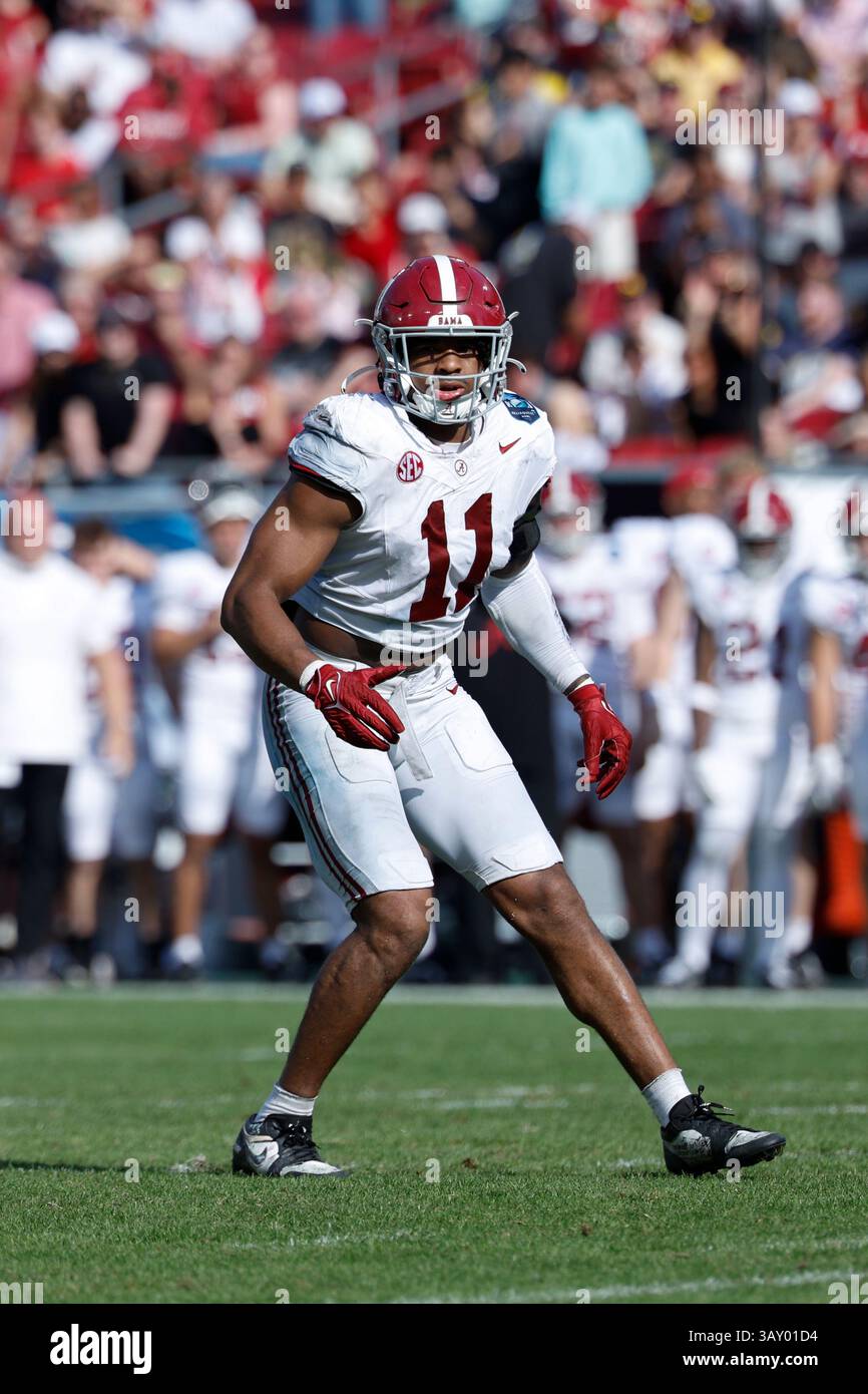 Alabama linebacker's Jihad Campbell (11) looks to defend during the ...