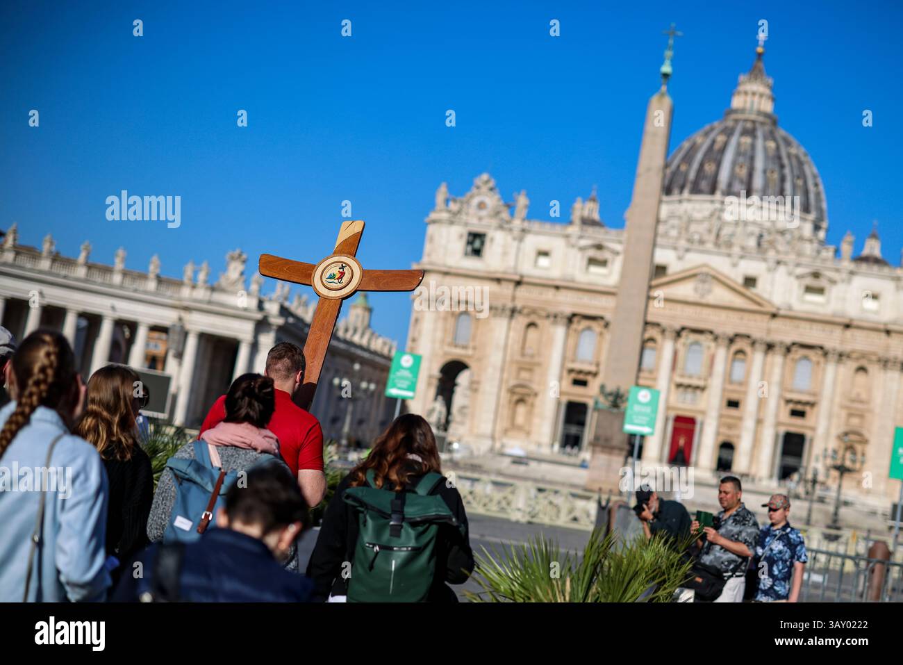 Vatikanstadt, Vatican. 22nd Apr, 2025. A group of German pilgrims ...