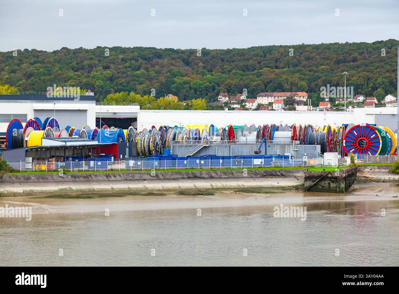 Plant for the production and storage of reels of powerful electrical ...