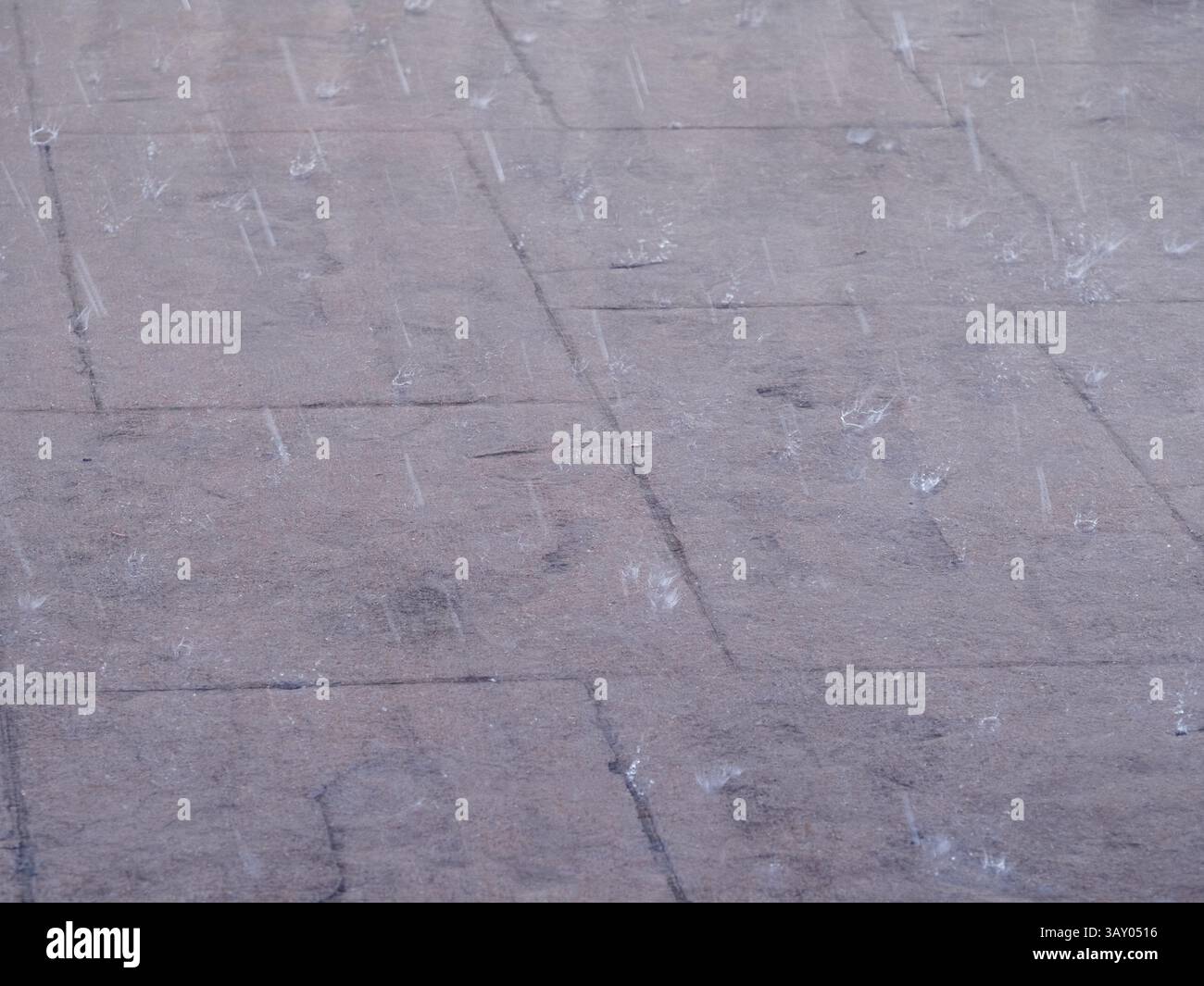 Heavy rainfall hitting ground surface hi-res stock photography and ...