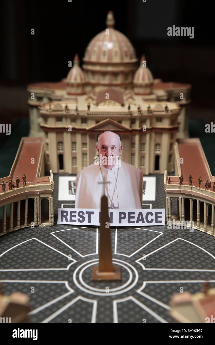Reactions to Pope Francis death in Amritsar, India Indian paper artist ...