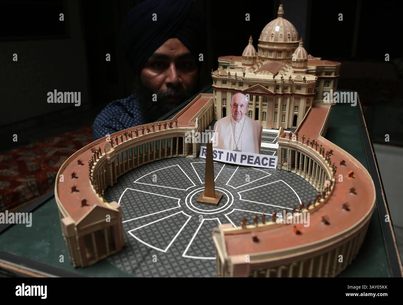 Reactions to Pope Francis death in Amritsar, India Indian paper artist ...