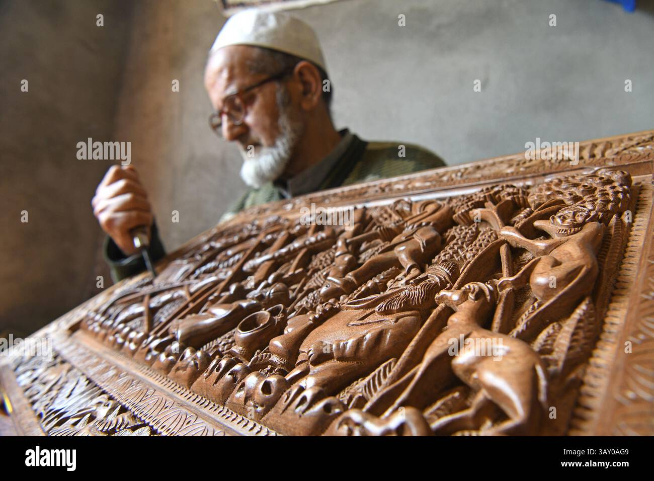 Walnut wood carving 10 jpg hi-res stock photography and images - Alamy