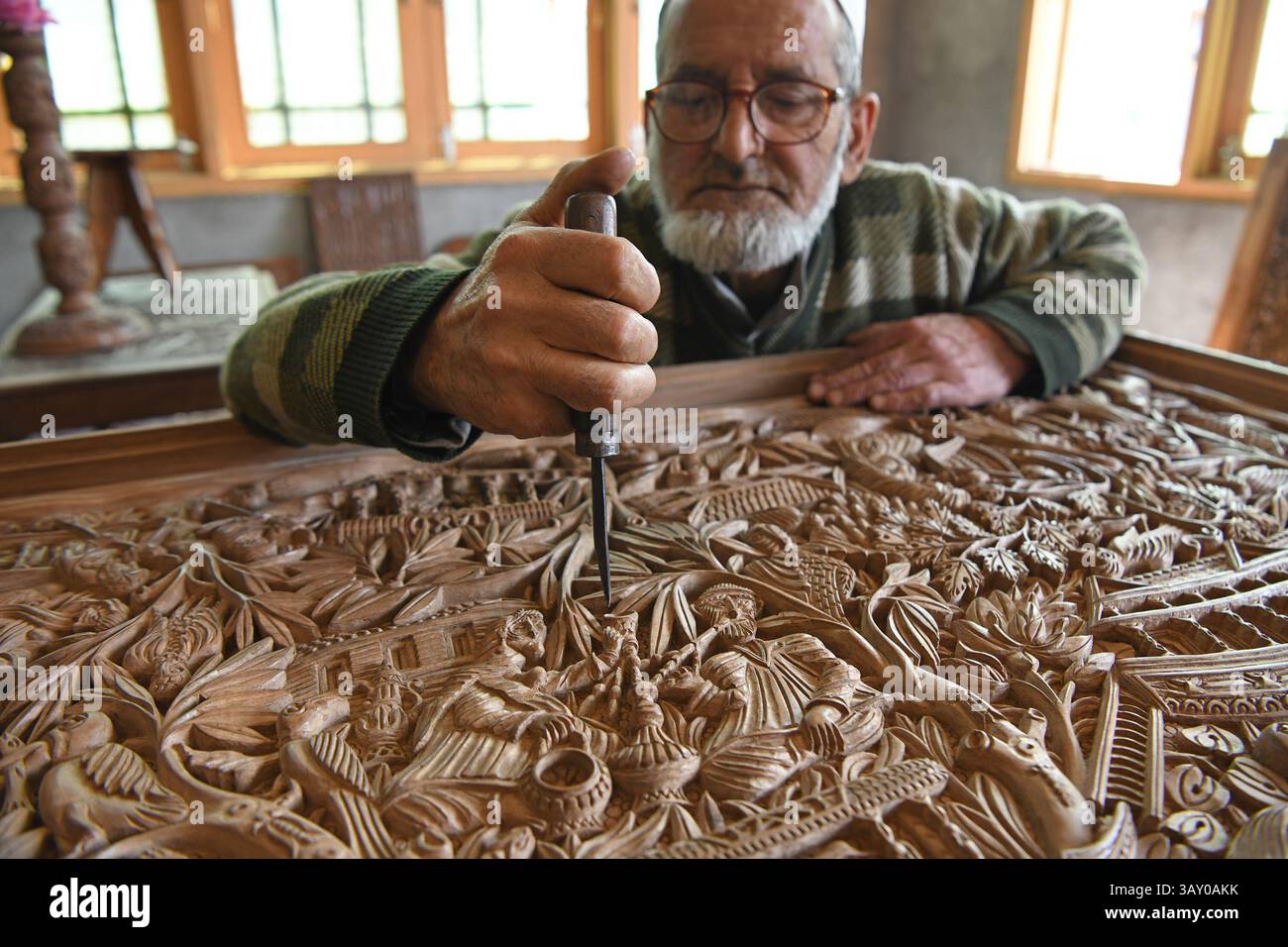 Walnut wood carving 4 jpg hi-res stock photography and images - Alamy