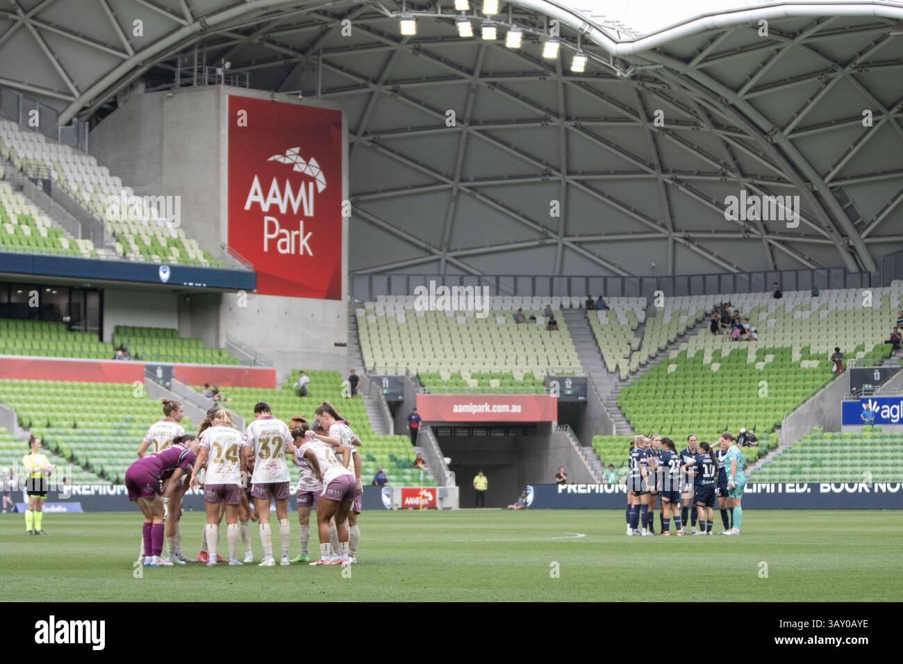 Melbourne, Australia, April 19th 2025 Team huddles at half time during ...