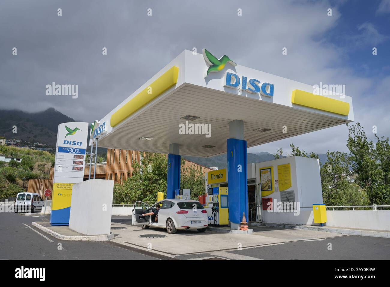 DISA Tankstelle, Brena Alta, La Palma, Spanien *** DISA service station ...