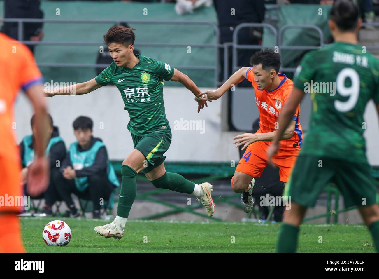 Beijing Guoan Football Club defeated Shanghai Taishan Football Club ...