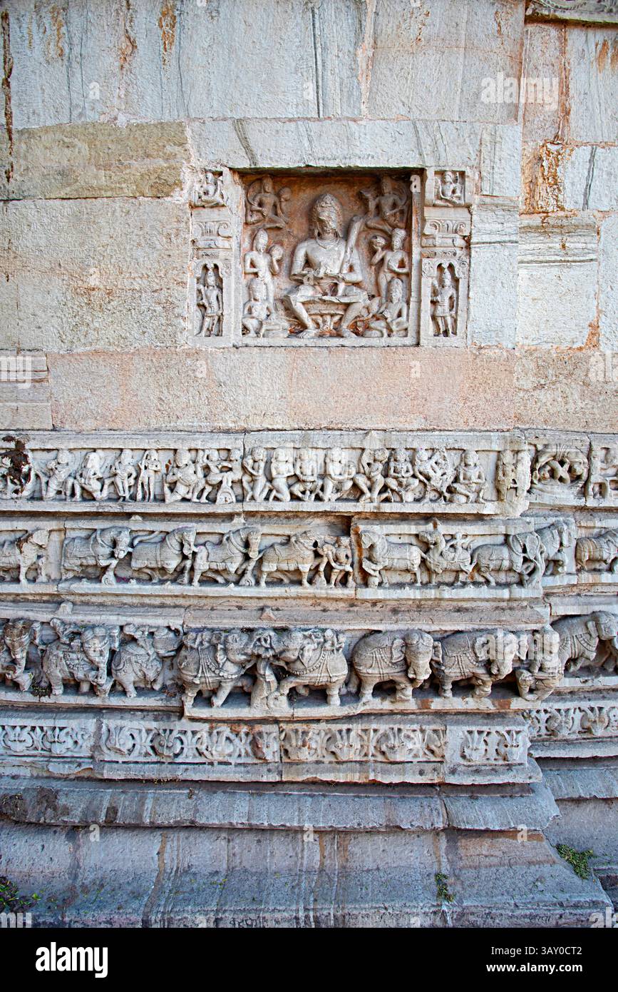 Carved idols on the outer wall of The Adbhutanath Ji Temple, also known ...