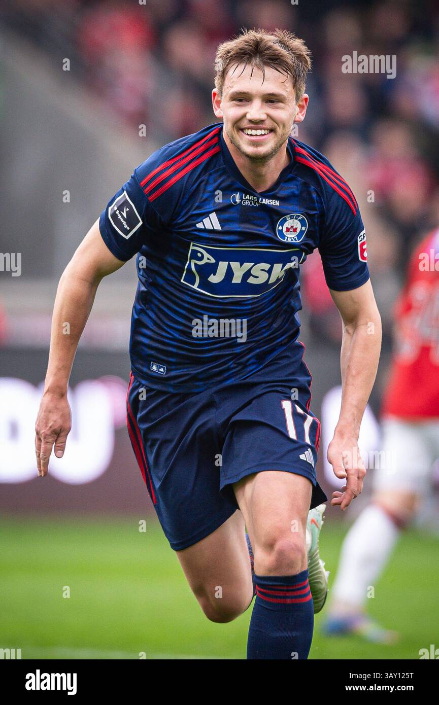 Vejle, Denmark. 21st Apr, 2025. Callum McCowatt (17) of Silkeborg IF ...