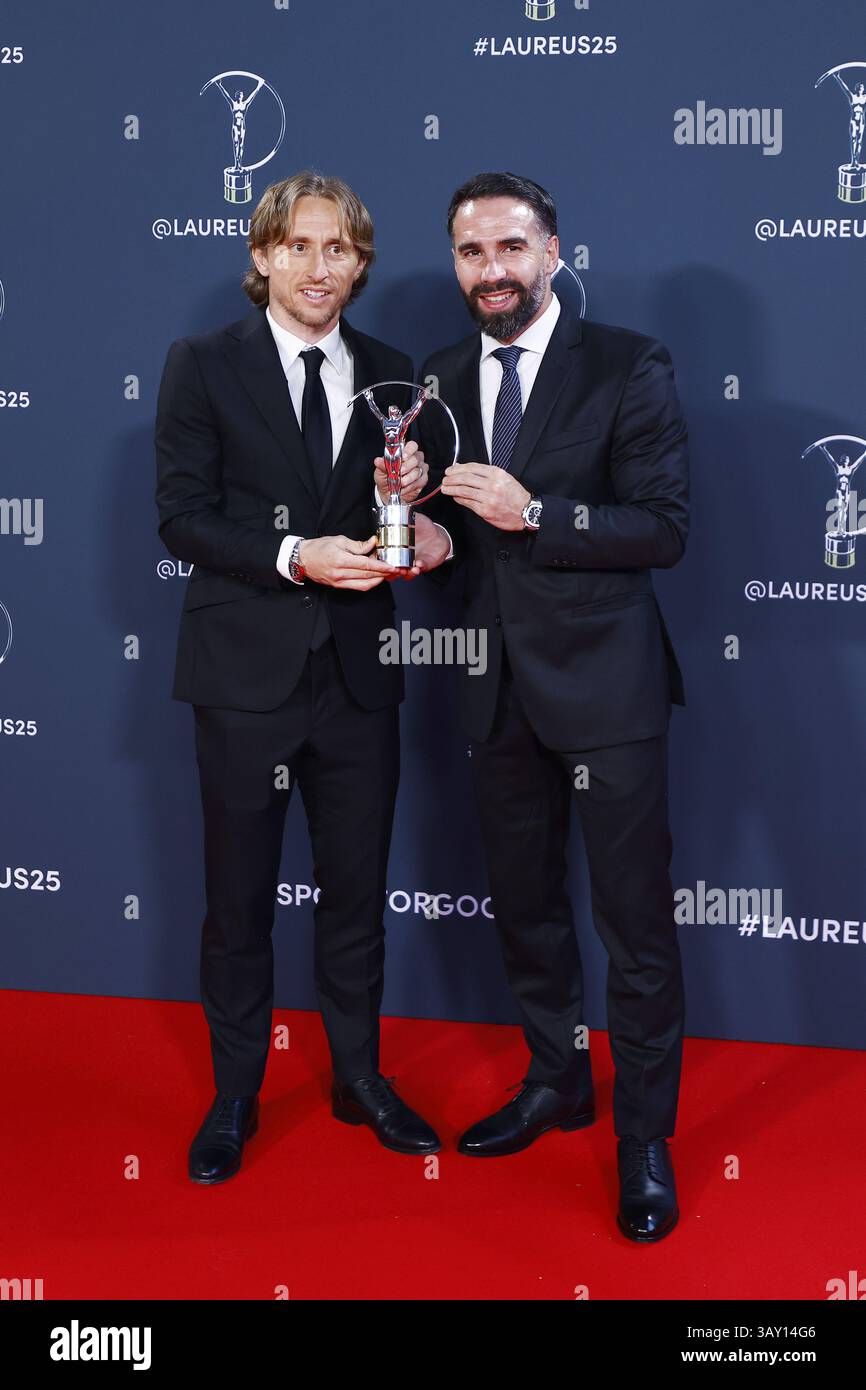 Luka Modric and Daniel Carvajal pose for photo with the Team of the ...