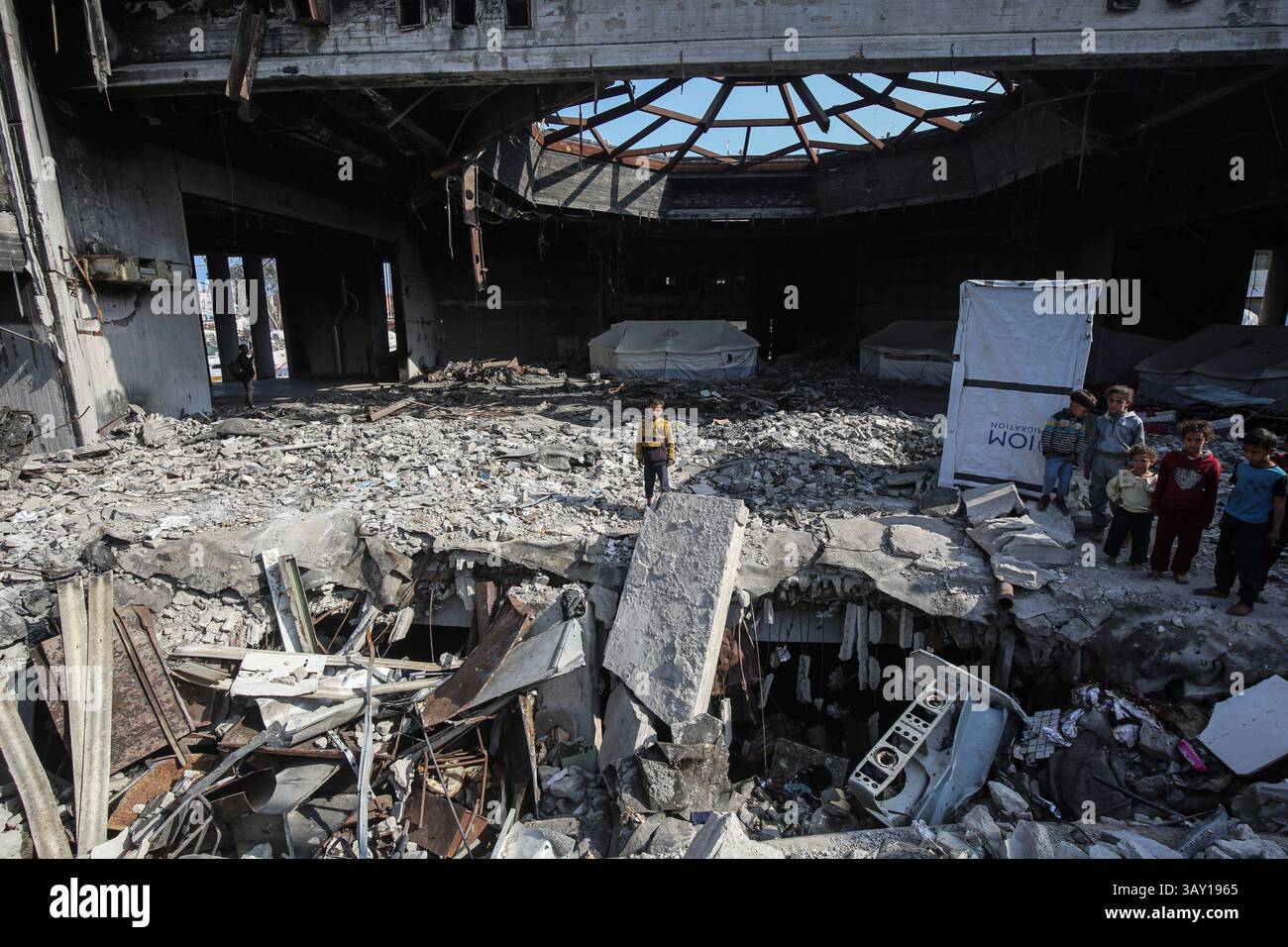 Displaced Palestinian families continue their daily lives in makeshift ...