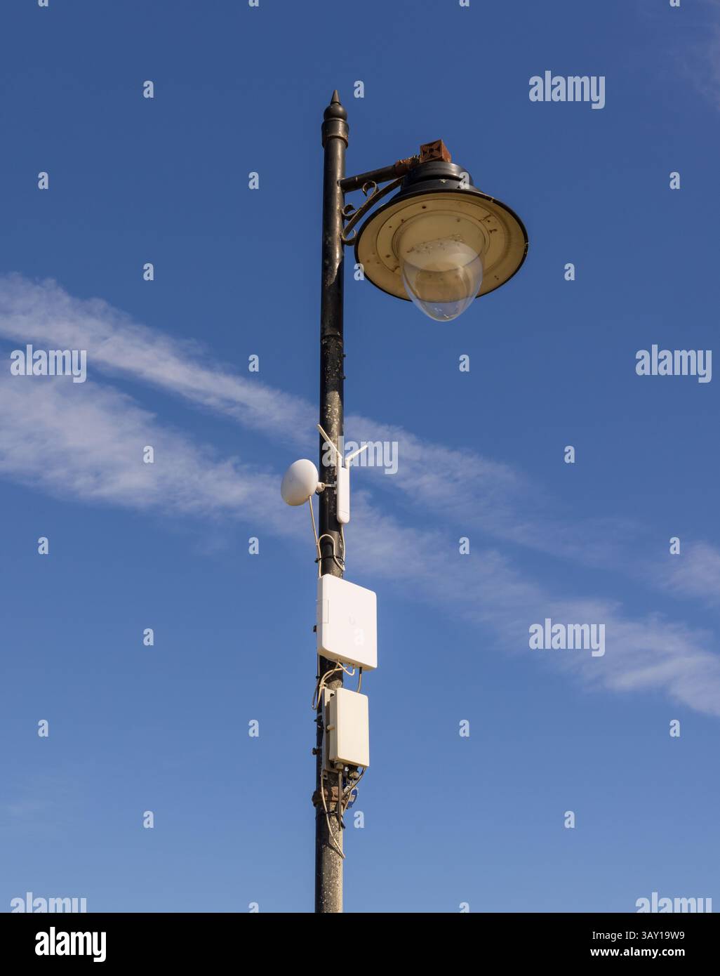 Wifi antenna on street hi-res stock photography and images - Alamy