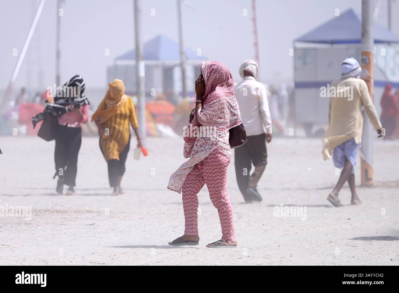 Prayagraj, India. 22 April 2025, people brave heat wave conditions ...