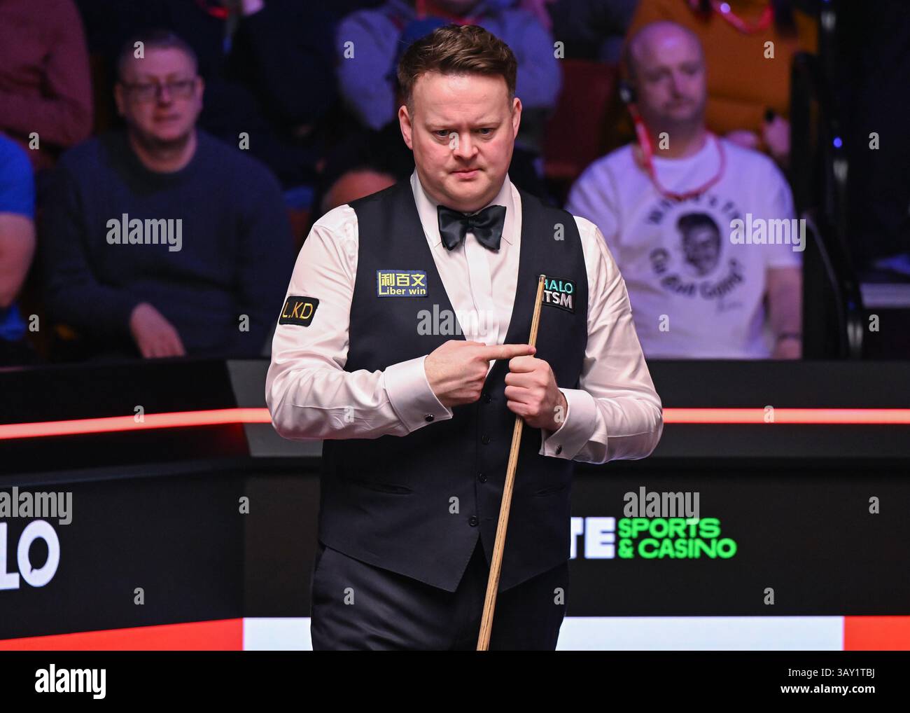 Sheffield, UK. 22nd Apr, 2025. Shaun Murphy reacts during his Round 1 ...