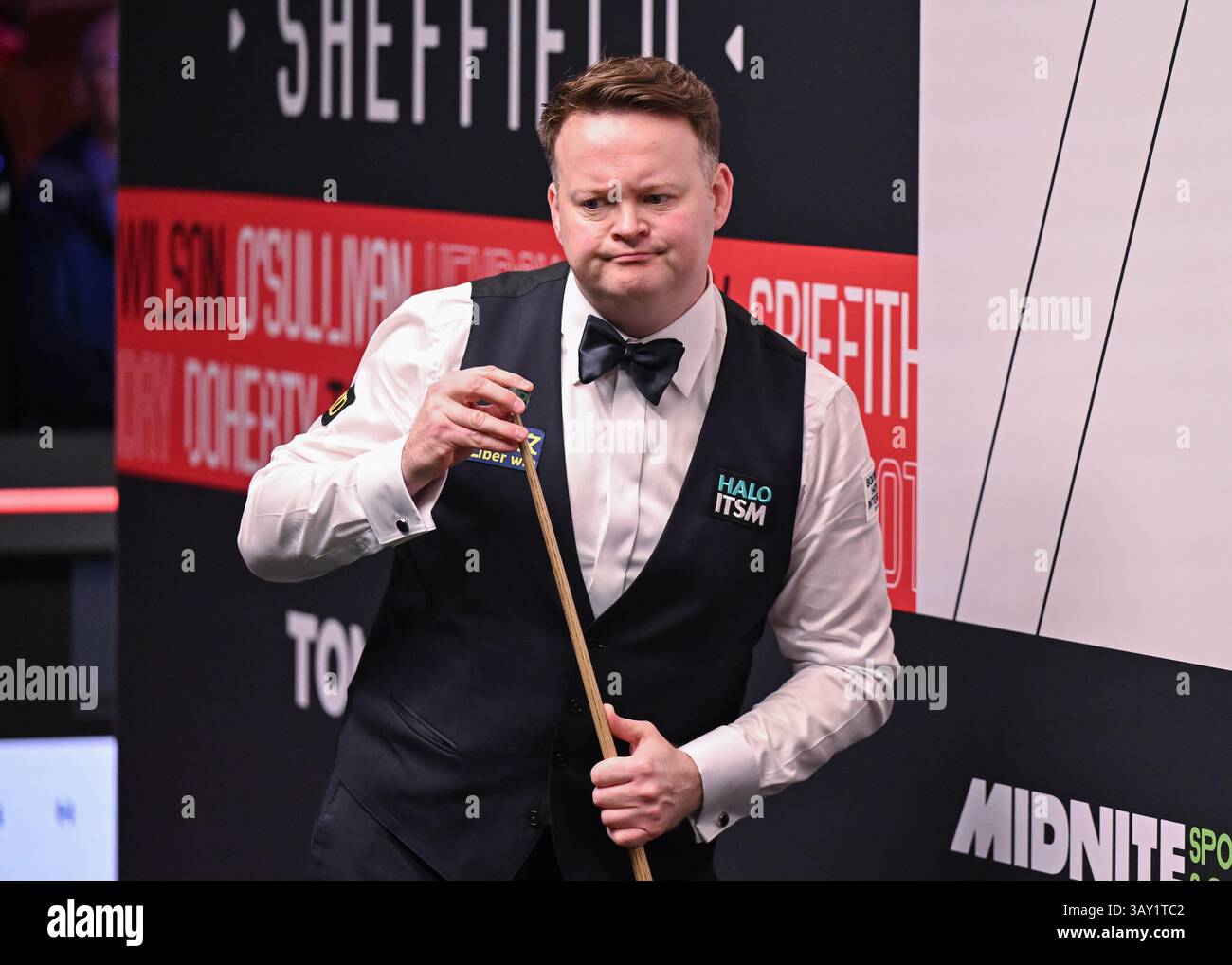Sheffield, UK. 22nd Apr, 2025. Shaun Murphy reacts during his Round 1 ...