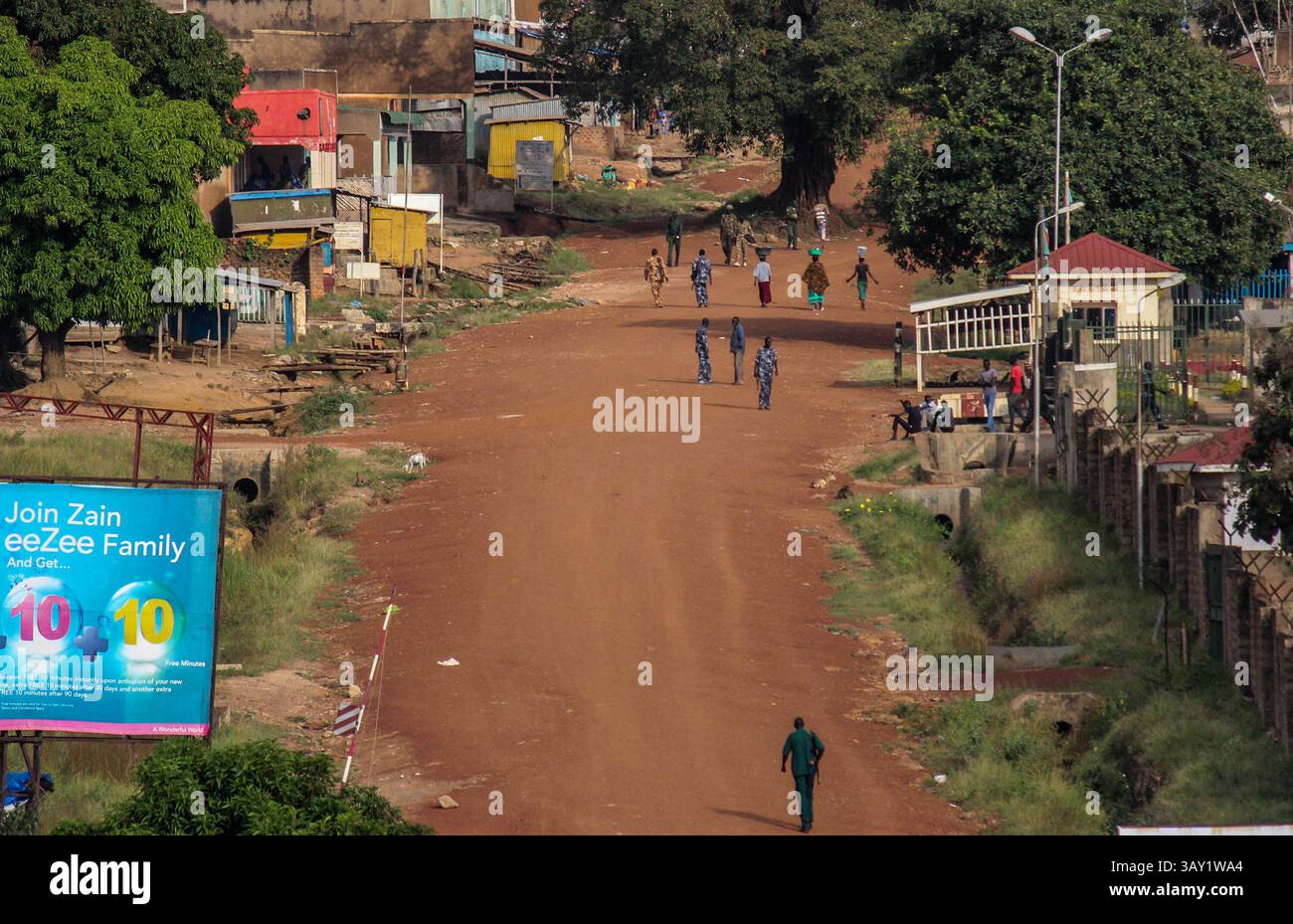 Nov 9, 2016 - Uganda - SPLA soldiers walk around empty streets in Kaya ...