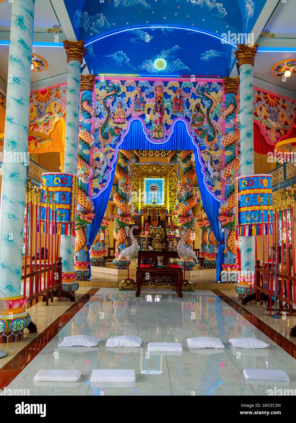 Frontal view of temple hi-res stock photography and images - Alamy