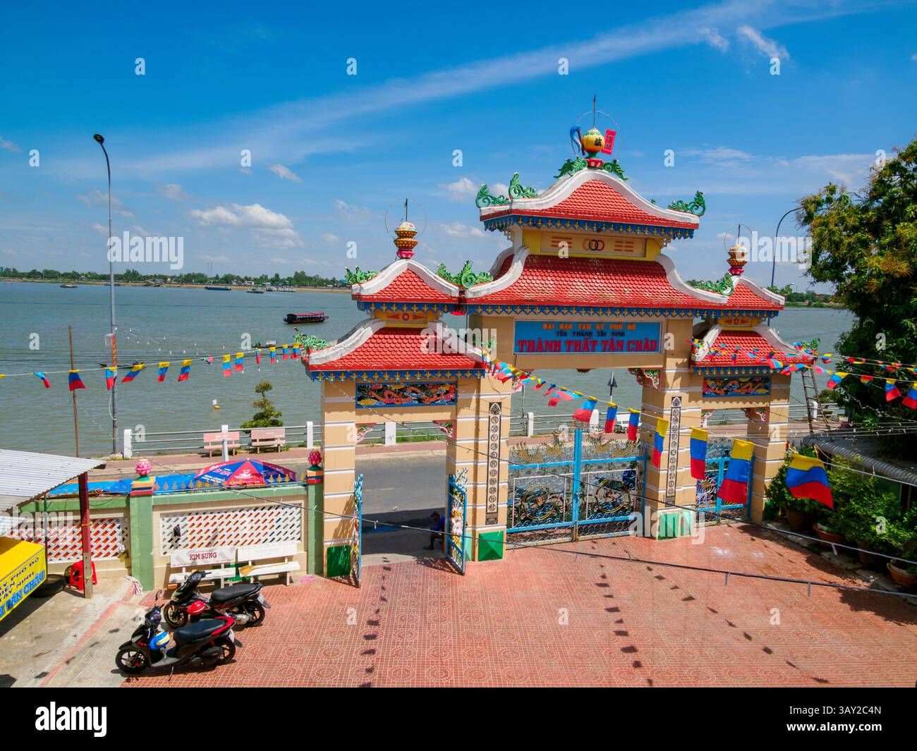 Thánh That Tan Chau Temple gate view towards the Mekong River, Tan Chau ...