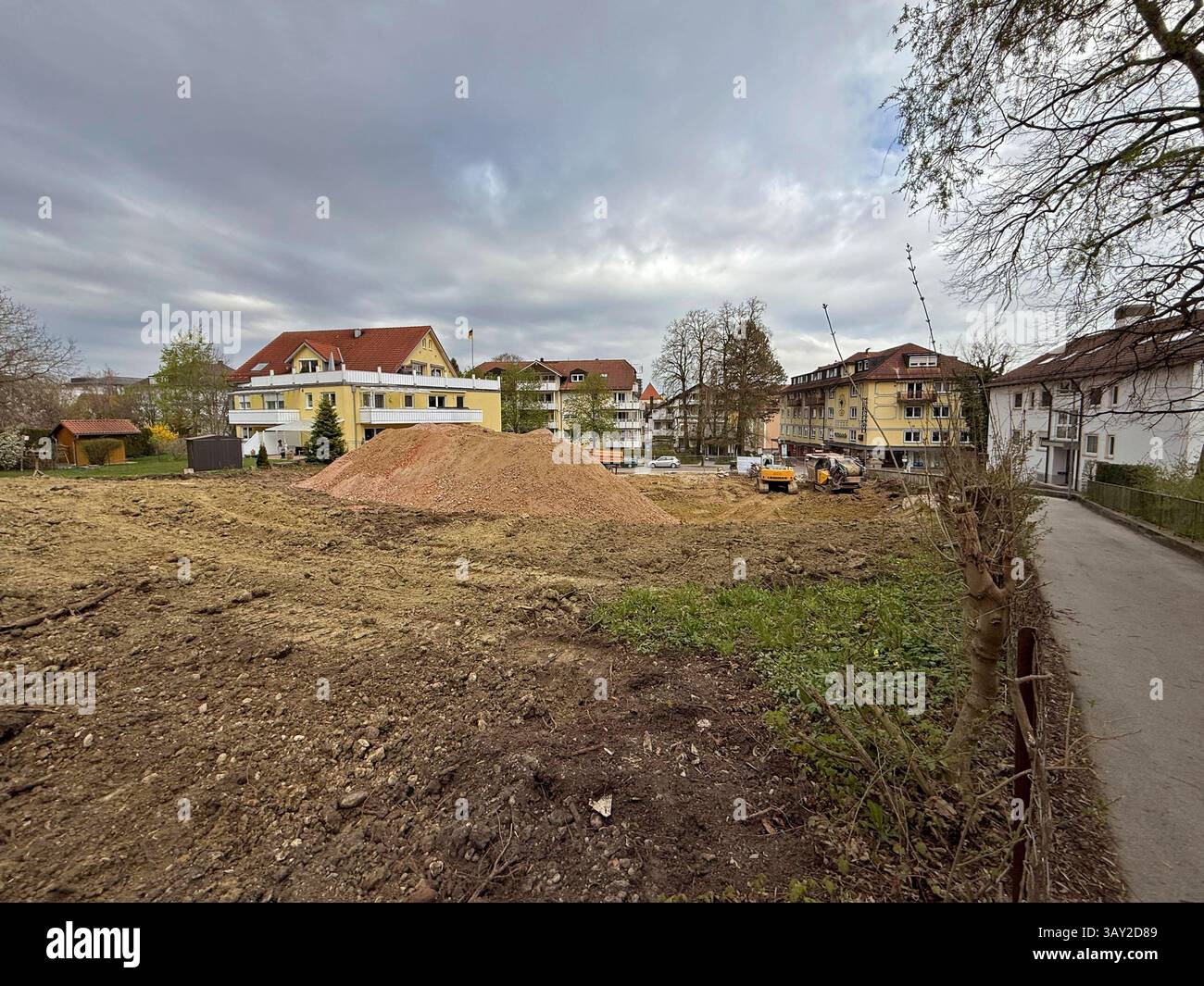 22.04.2025, Baustelle in Bad Wörishofen Bayern , ein Altes Wohnhaus ...