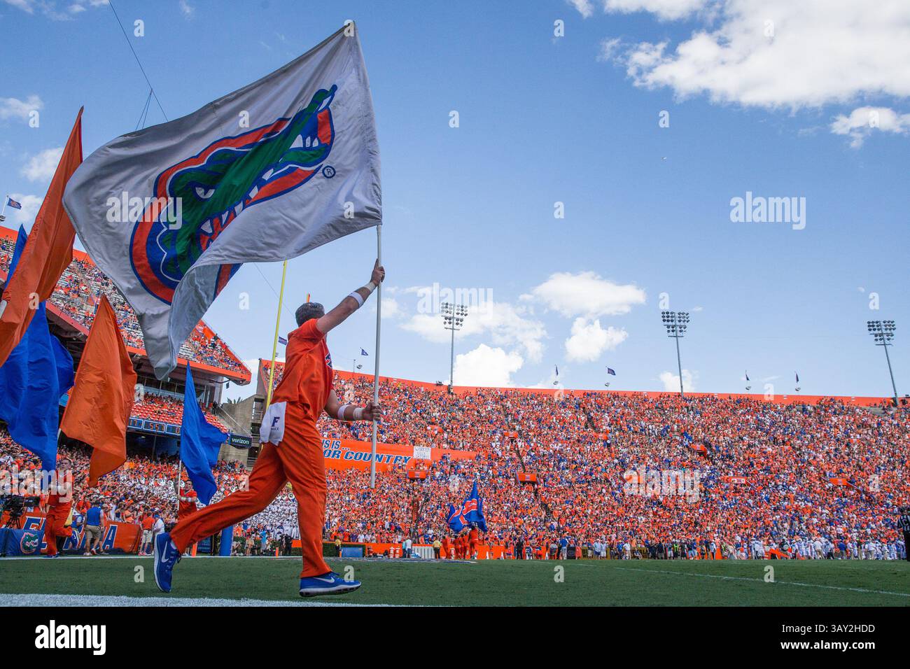 Cheer squad on a football field hi-res stock photography and images - Alamy