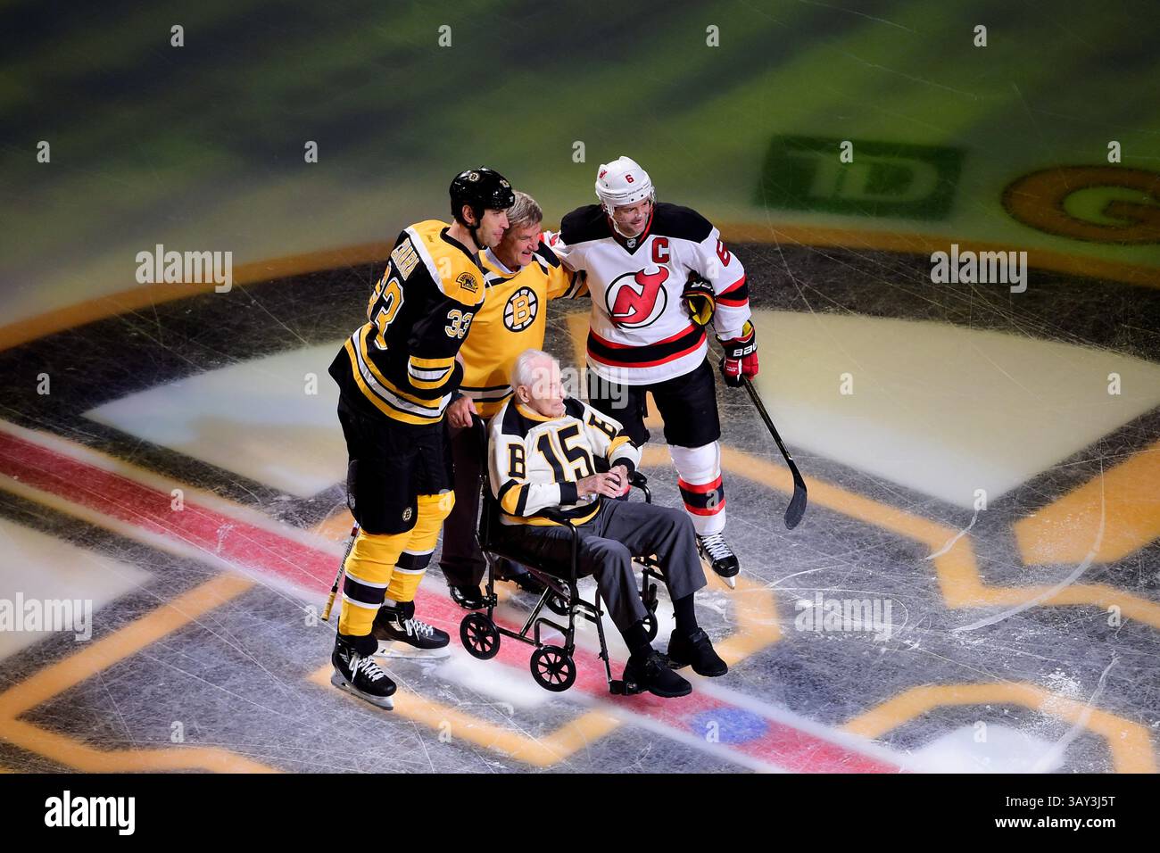 Thursday, October 20, 2016: Boston Bruins legends Bobby Orr (center ...