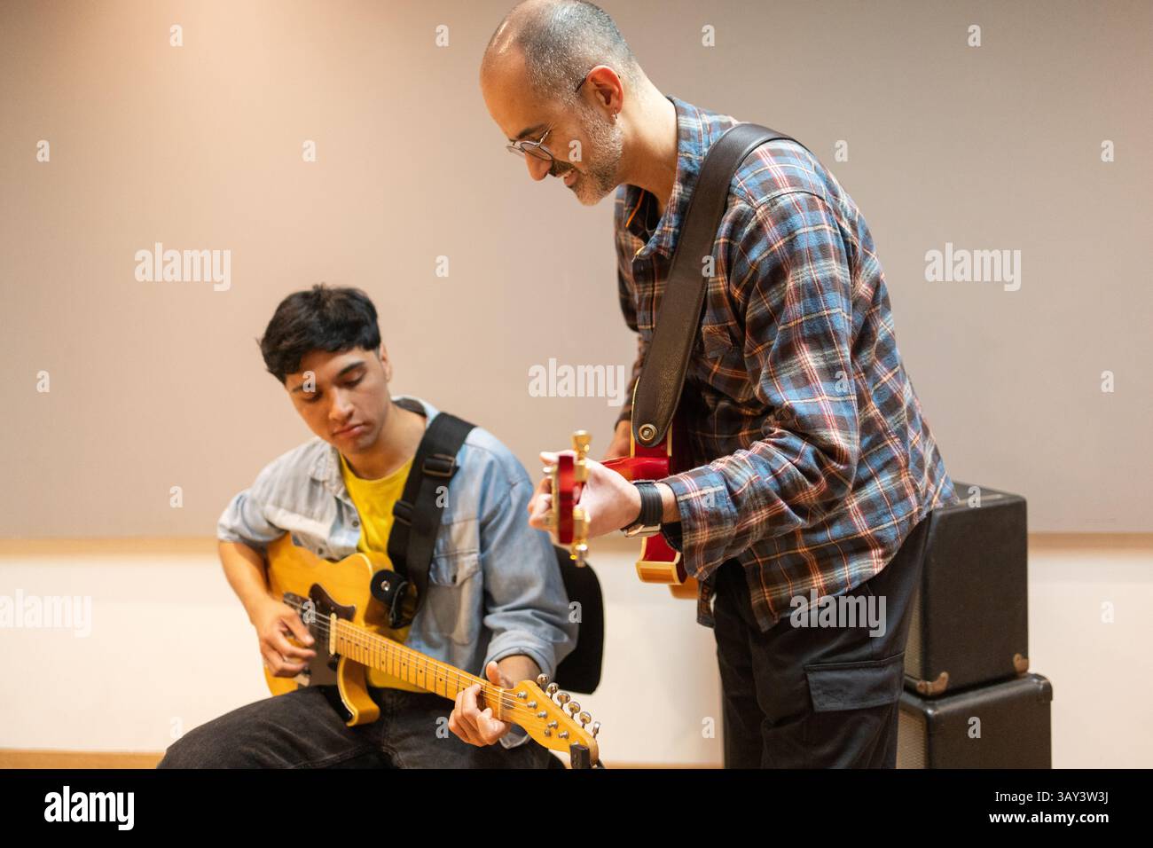 Teaching guitar techniques in hi-res stock photography and images - Alamy